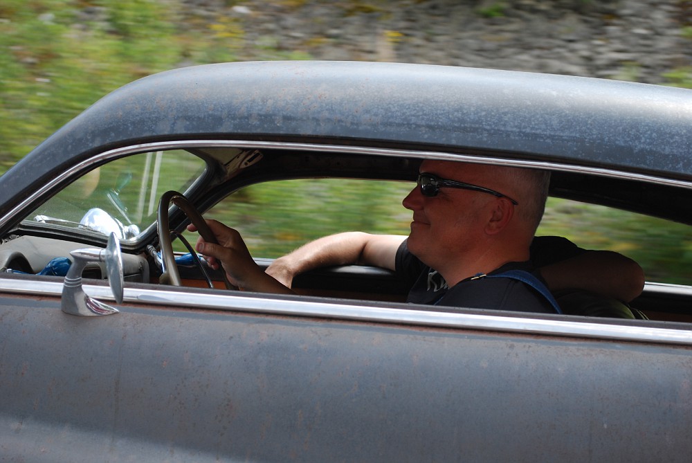 Custom car cruising - Custom Car Chronicle