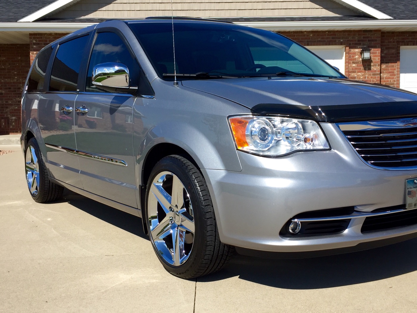 New summer shoes for the T&C on SRT Wheels | The Chrysler Minivan Fan ...