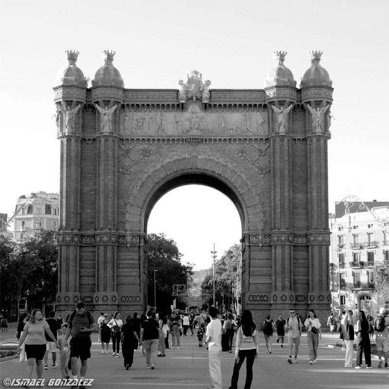 Spain, the travel series. Chapter 4: Barcelona in Black and White - PentaxForums.com