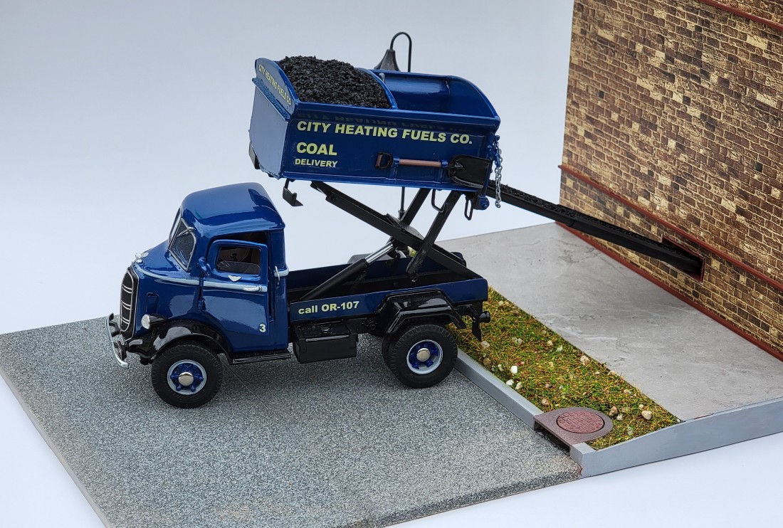 (PICS) Larry's scratchbuilt '37 Studebaker COE Coal dump truck