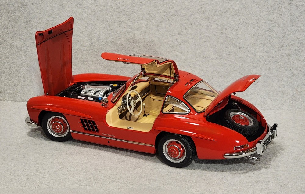 1/8 scale Mercedes 300 SL model kit from IXO Collections