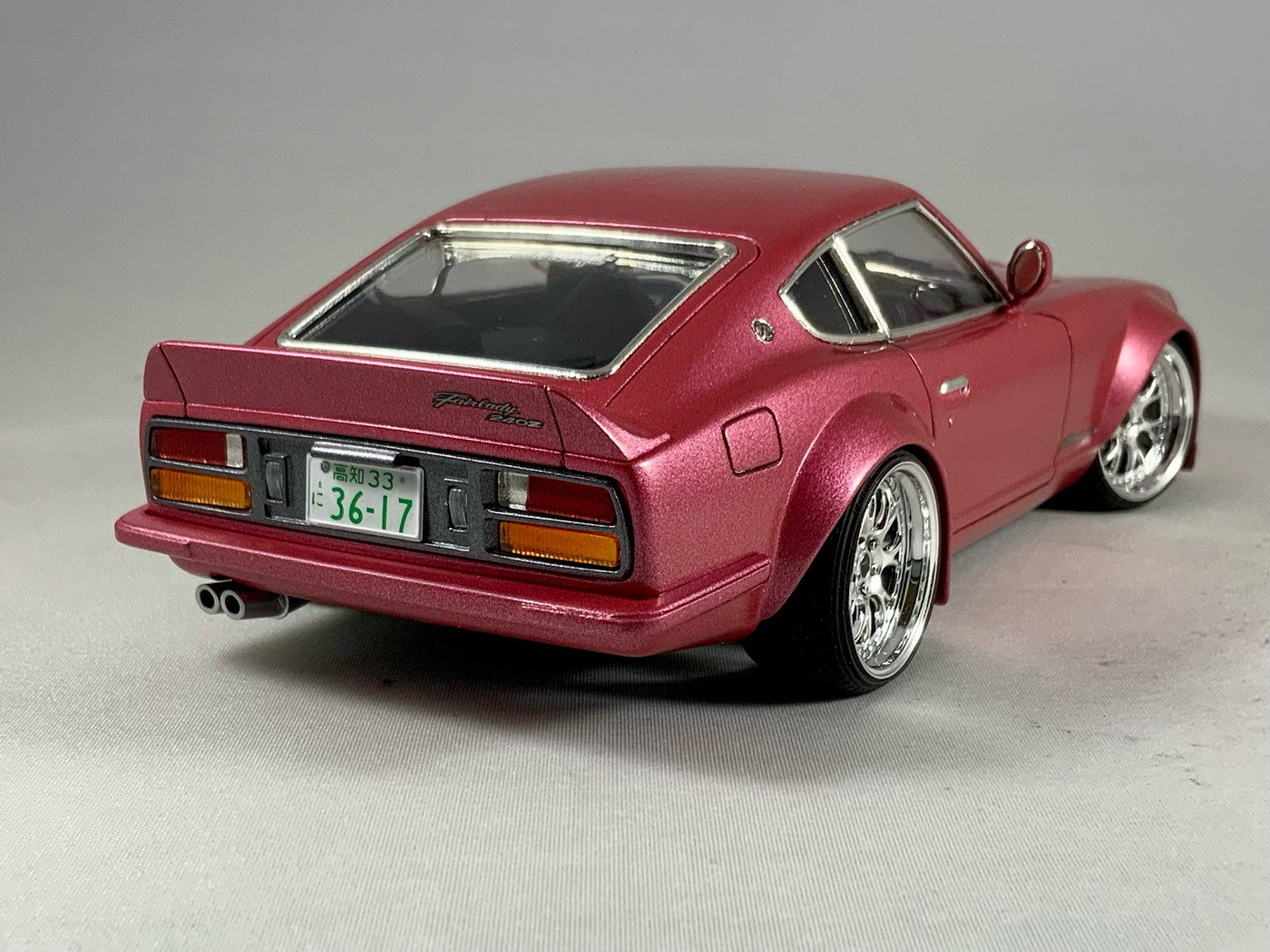 Aoshima 1972 Nissan Fairlady Z - Scaleavenue