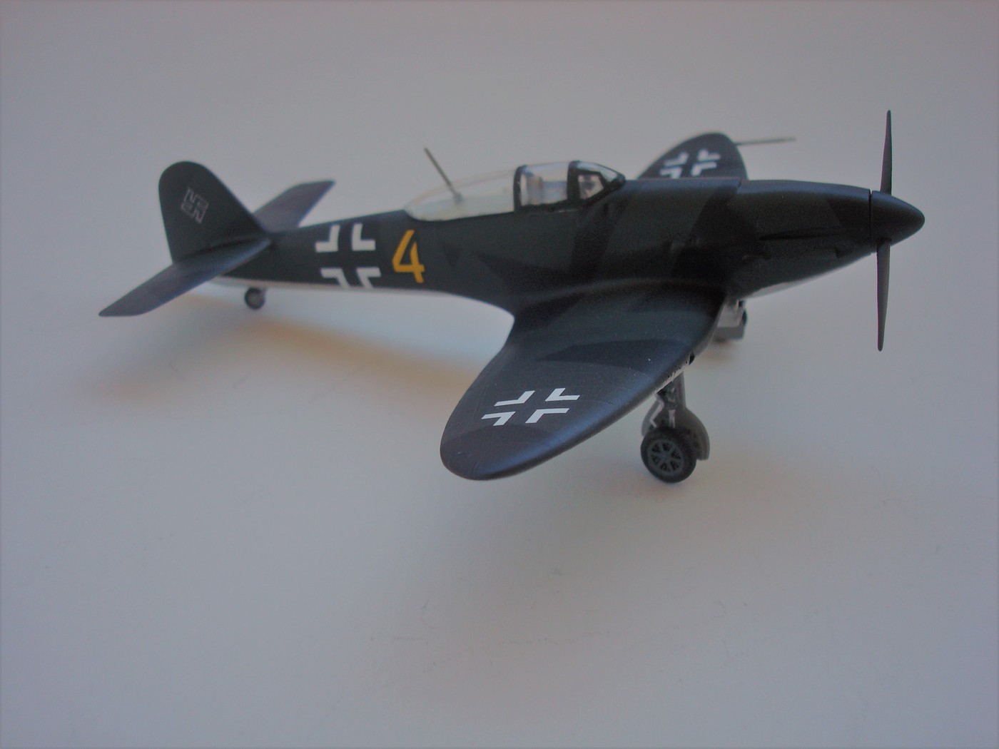 Encore 1/72 Heinkel He 112 - Ready for Inspection - Aircraft ...